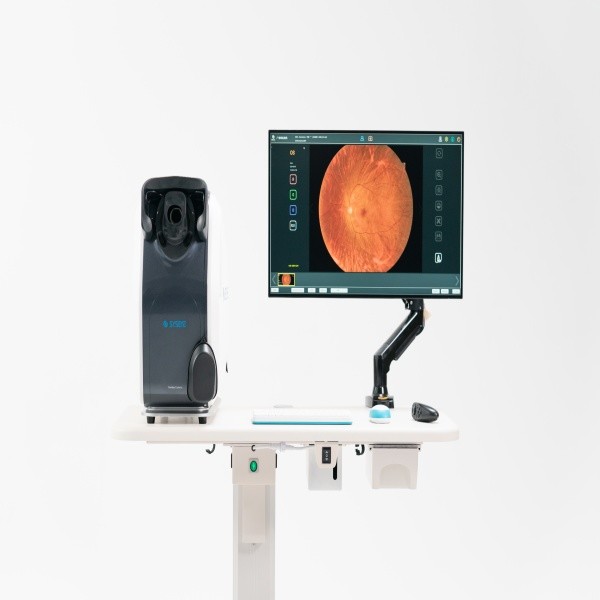 220° Retinal Imaging Device with 8μm Resolution